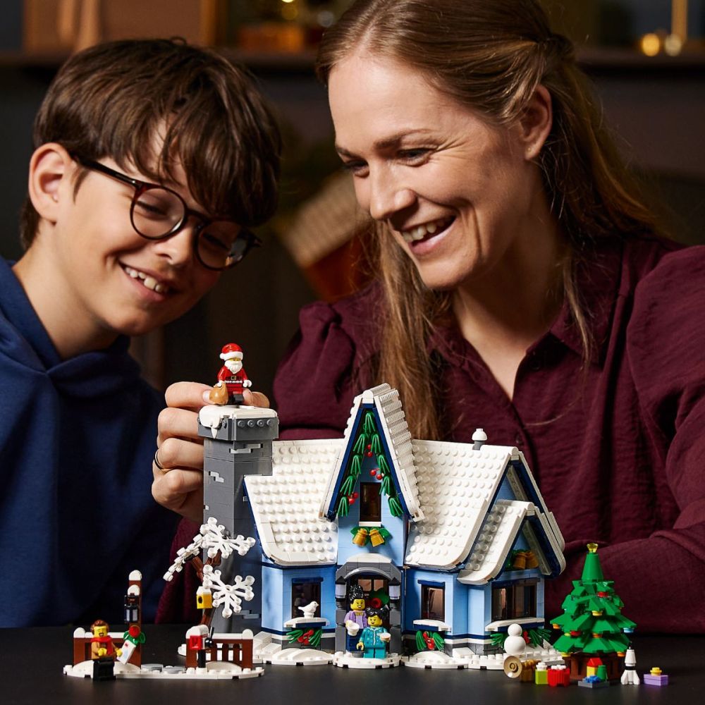 LEGO® Icons - Посещението на Дядо Коледа (10293) | Toyzz Shop