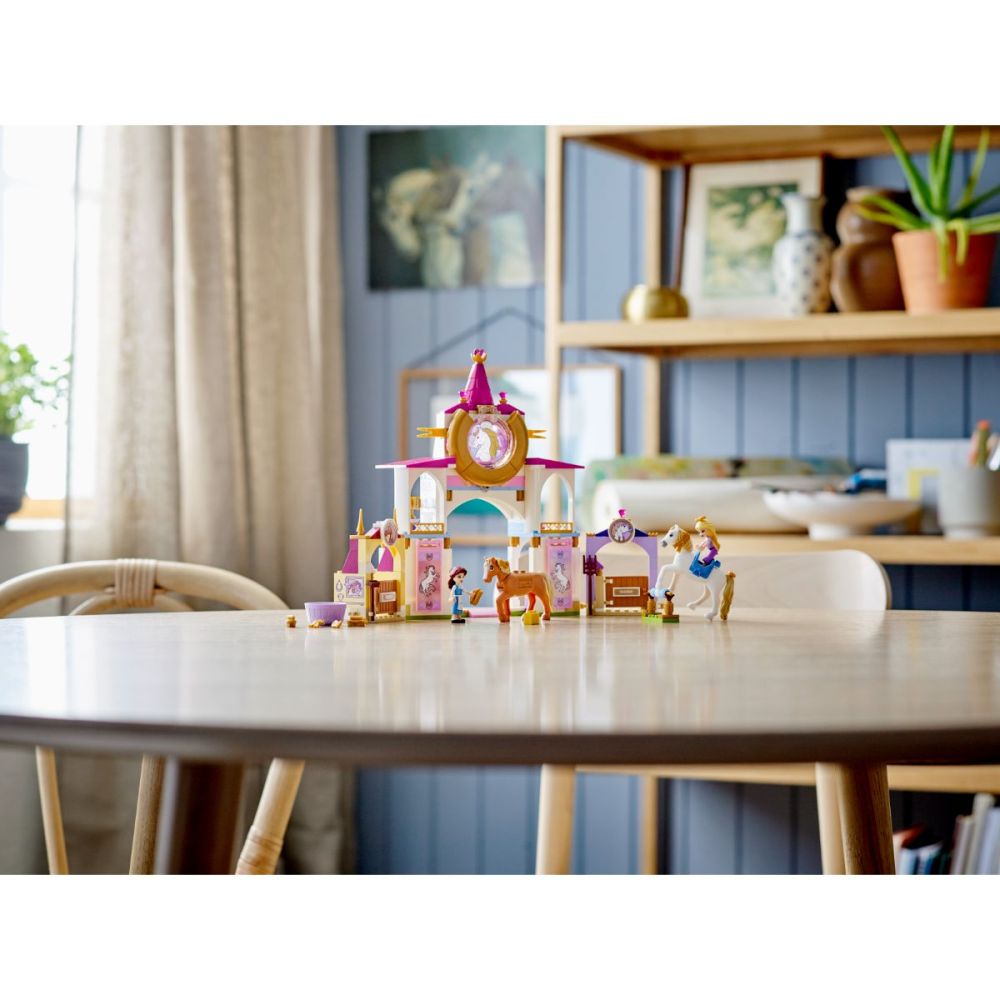 LEGO® Disney Princess - Кралските конюшни на Бел и Рапунцел (43195 ...
