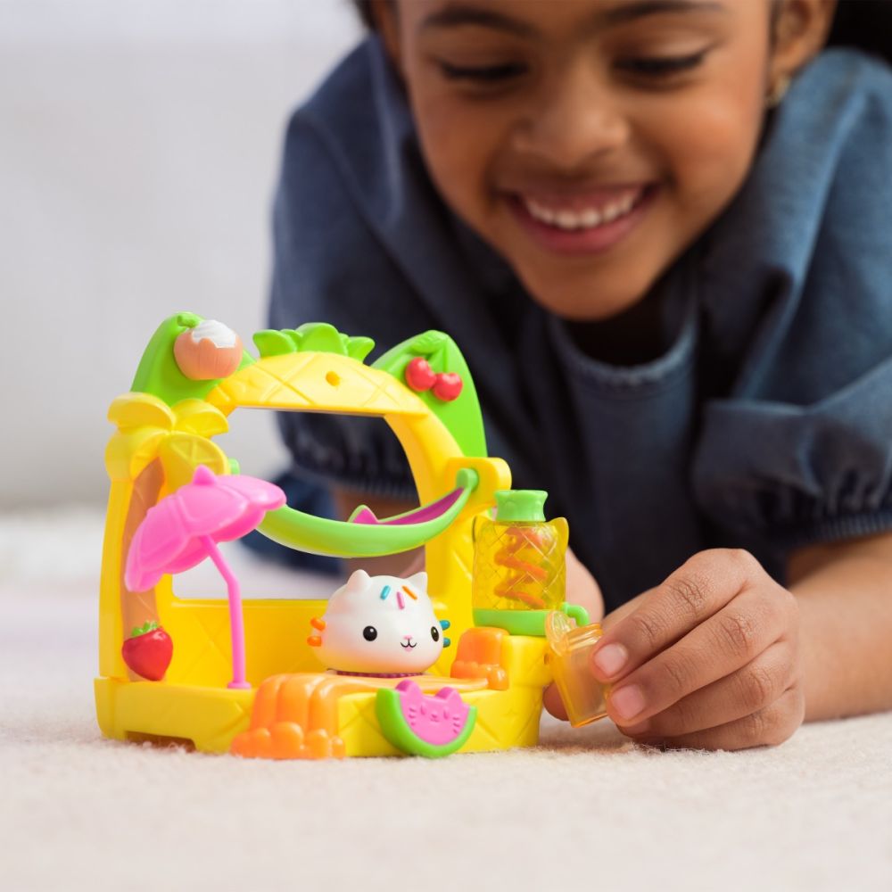 Комплект за игра с фигурка, Gabbys Dollhouse, Cakeys Fruit Smoothie ...